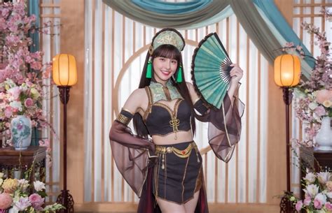 扮演溫柔賢淑的大喬 峮峮為手遊三國群英傳 M化身經典人物