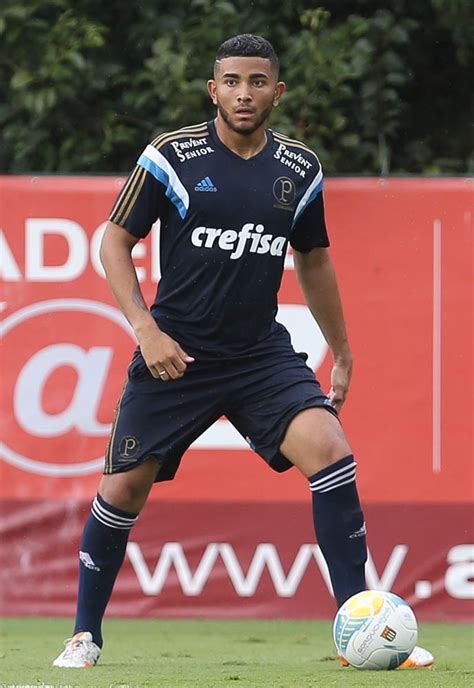 Mateus Muller Festeja Volta Aos Campos E Aguarda Novo Contrato Mídia