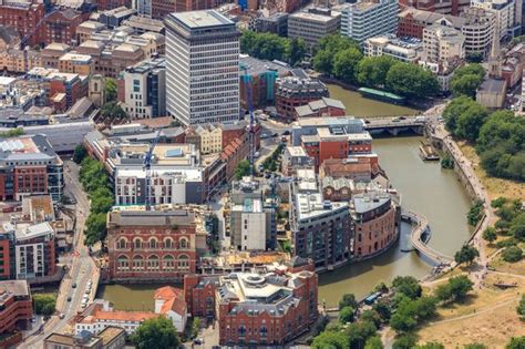 The Is Why Massive Cranes Are Dominating The Bristol Skyline Bristol Live