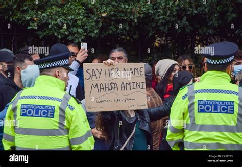 London Uk 26th Sep 2022 Protesters Continue To Gather Outside The