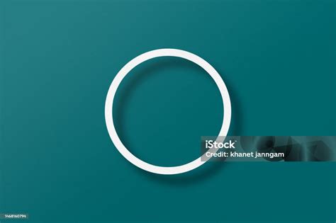 녹색 종이 배경에 빛과 그림자가 놓인 원 모양으로 자른 종이 0명에 대한 스톡 사진 및 기타 이미지 0명 가정의 방 개념