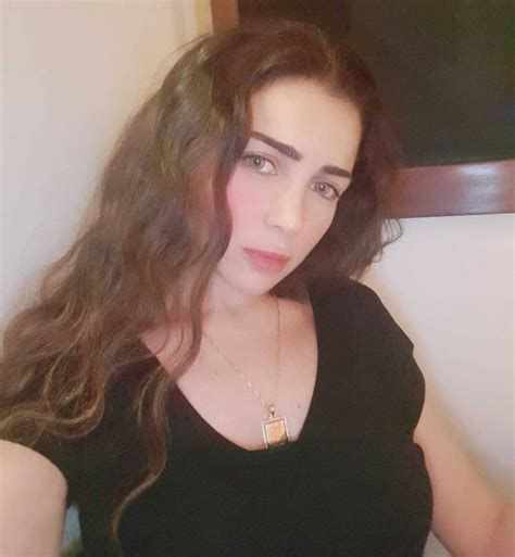 بالصور مي عز الدين تتألق في جلسة تصوير جديدة