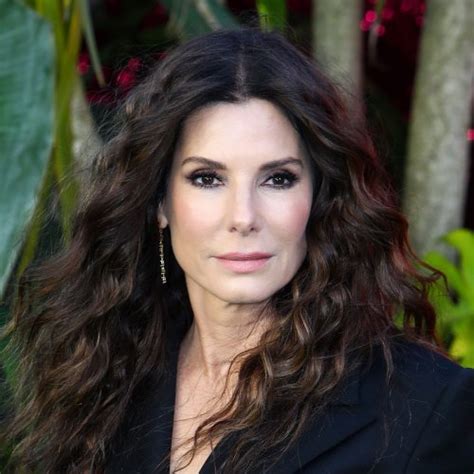 Sandra Bullock Looks Radiant In Low Cut Top At Pre Oscars Party—she