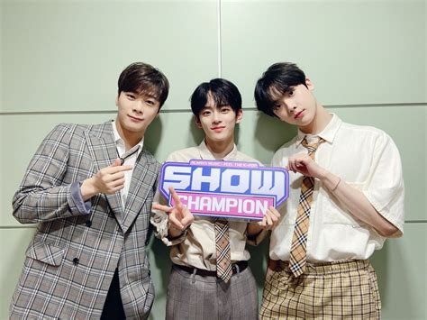 우리 사랑둥이 Mc 딴콩민 오늘은 또 어떤 케미를 보여줄지~ 😍 여러분의 마음을 콩닥 콩닥 쾅쾅쾅 뛰게 할 문빈 윤산하 강민 🙋‍♂️ 잠시 후 6시 쇼챔피언