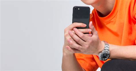 창문 틈으로 여성 알몸 촬영한 공무원 사건수첩