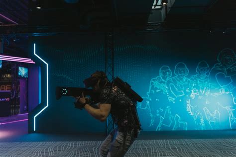 실내 Led 조명 Vr 가상 게임 가상 환경 가상현실 게임 게임 설정 게임 장비 게임 환경 게임화 경험 공상 과학 그래픽 기술 기술에 정통한