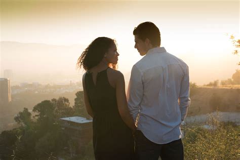 Cara Terbaik Menyayangi Cowok Cuek Yang Perlu Kamu Tahu