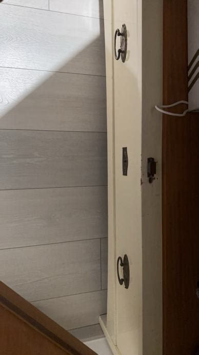 Starinski Ormar Hitno