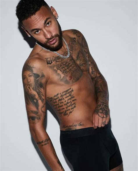 Neymar Posa De Cueca Para Marca De Kim Kardashian Drift Digital