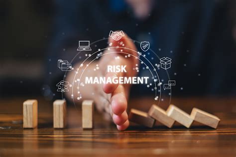 Potongan Risiko Dengan Tangan Konsep Manajemen Risiko Perusahaan Analisis Risiko Strategi