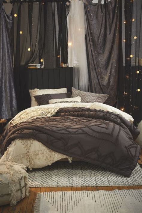 Thiết Kế Phòng Ngủ Dark Bedroom Decor Điểm Nhấn Decor Tối Trong Phòng