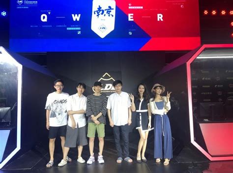 Ldl美女解說發博感嘆夏季賽，季後賽解說八支隊伍毫無怨言 每日頭條