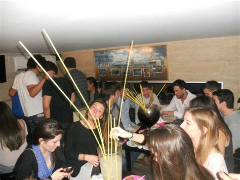 Disfrutando En Pippermint Bar Bar