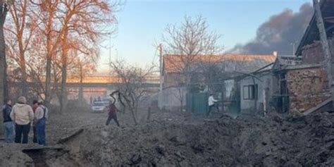 Зявилися фото наслідків ракетного удару по передмістю Львова