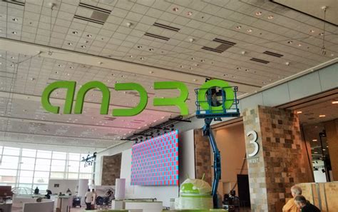 At Google I O The Android Sign Being Placed