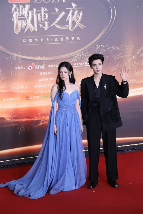 佟丽娅辛芷蕾高叶李一桐红毯比美 丁禹兮王一博帅气逼人