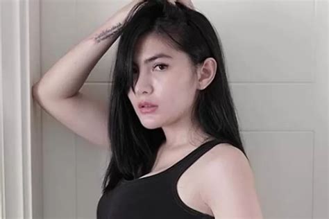 Angela Lee Ganti Foto Seksi Dengan Gambar Presiden Jokowi Radar Surabaya