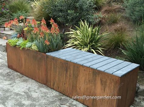 Corten Steel Planters를 사용한 석재 포장 파티오 뉴스 뉴스