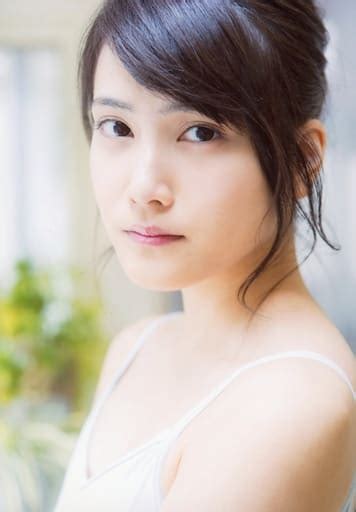 駿河屋 入山杏奈バストアップ・衣装白・体左向き雑誌「utbアップトゥボーイvol230 2015年6月号」akb48 グループ