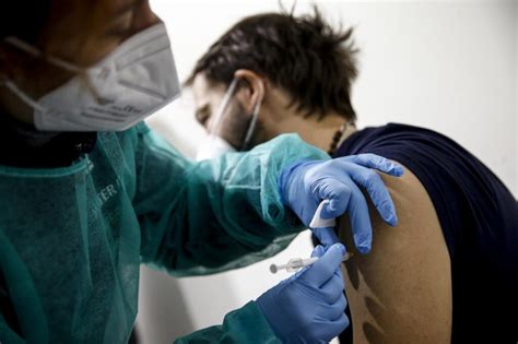 Vaccino Bivalente Anti Covid Chi Potrà Farli E Quando Niente Quinta