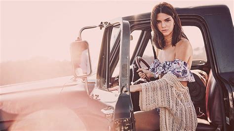 Kendall Jenner Women Model Brunette Looking At Viewer Legs Hd