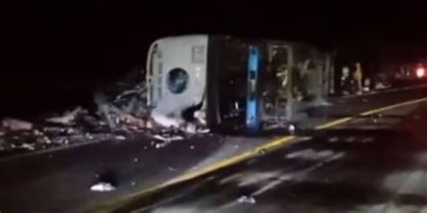 Al Menos 18 Migrantes Muertos En Volcadura De Autobús En Carretera