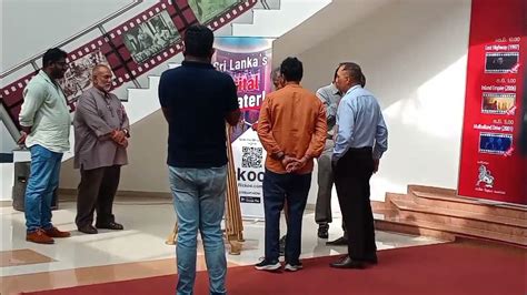 කැමරාවේ රූප රාමු වැසෙන පරිදි හැසිරෙන අපේ සිනමාකරුවෝ Youtube