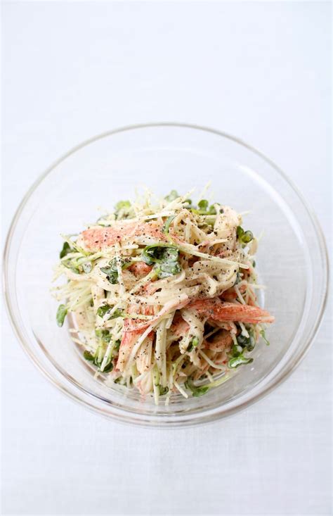 和えるだけで簡単【かいわれとカニカマのマヨサラダ】 Mieuxkanon＊