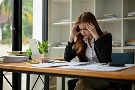 Premium Photo A Stressed Asian Businesswoman Focuses On Working On