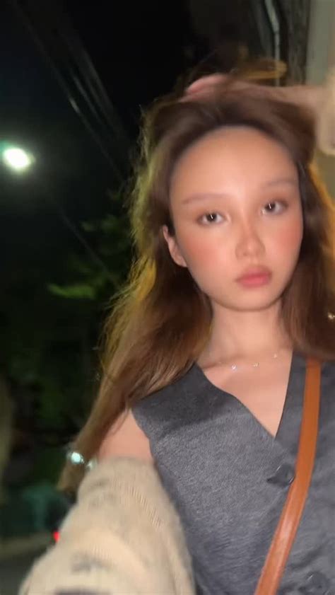 Выложила видео и тетя сказала удалить Сначала не поняла почему