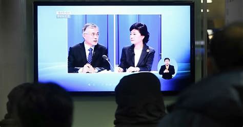 대선후보 Tv 토론회 지켜보는 시민들