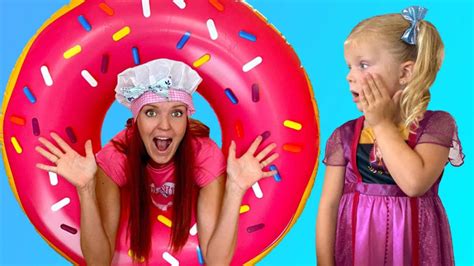 برنامه کودک مارتین و مونیکا اسباب بازی های بادی آبی سرگرمی کودک