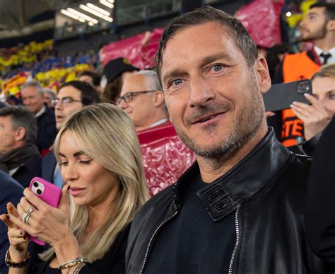 Totti Anche In Cina Pazzi Per Il Capitano Ti Amo VIDEO Roma News