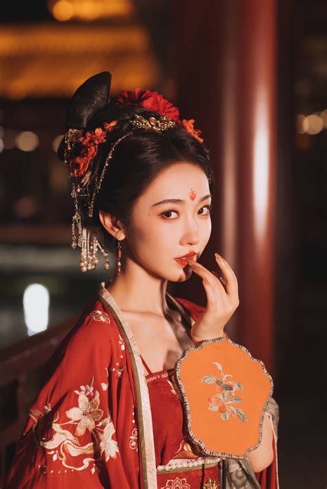 宣璐红衣唐妆造型古典韵味十足 眼神灵动美艳明媚 搜狐大视野 搜狐新闻