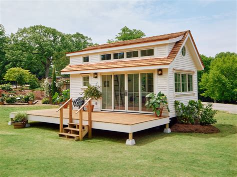 Cozy Tiny House With High Ceilings