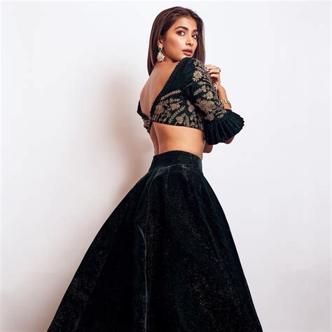 Pooja Hegde Looks Gorgeous In Manish Malhotra Saree See Her Look Sexy