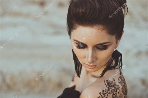 Hermoso Patrón En Un Cuerpo Desnudo De La Chica 3461 2024