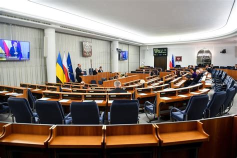 Senat Za Nowelizacj Ustawy O Sn Wni S Do Niej Poprawek