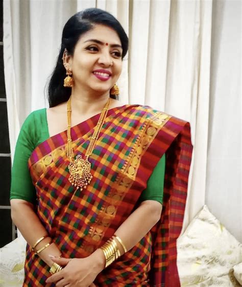 ‘எதிர்நீச்சல் சீரியல் ரேணுகாவா இது பீச்சில் மாடர்ன் உடையில்