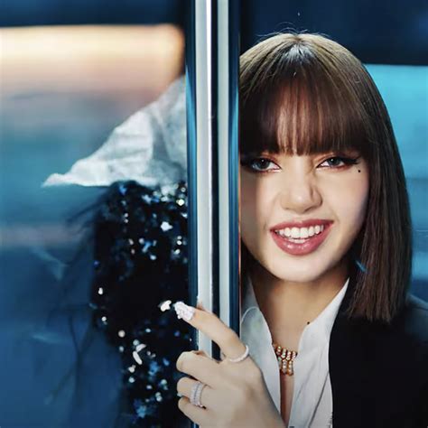 Blackpinks Lisa Achieves This Impressive And Itunes Record With Solo