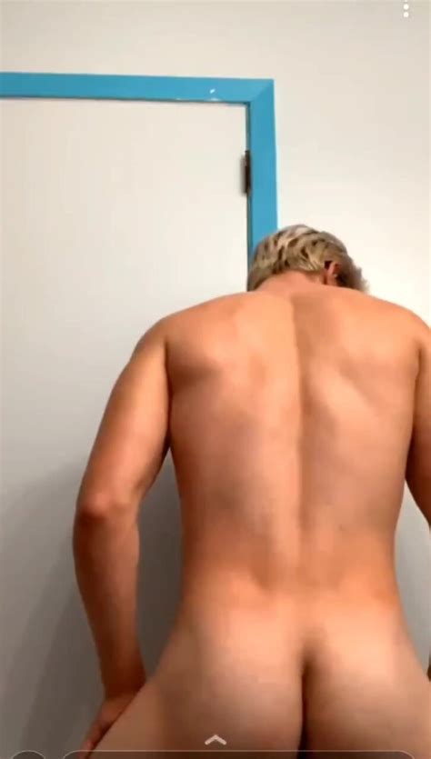 Cute Muscle Blonde Twerking His Ass