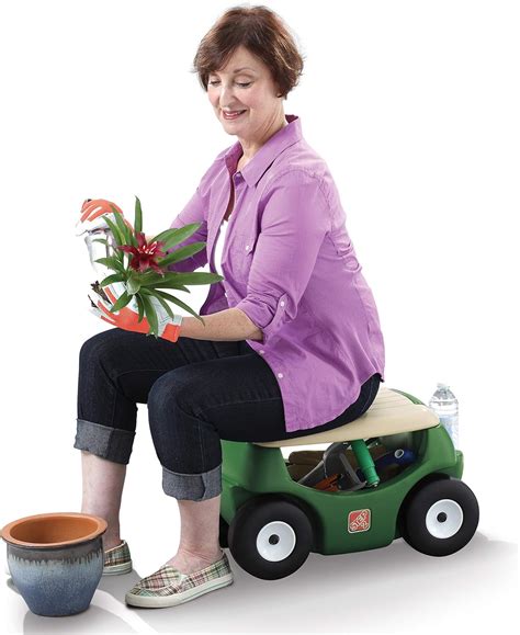 Стульчик для прополки грядок на колесах 80 фото