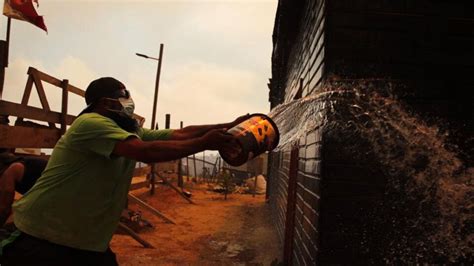 Incendios Forestales En Chile Ascienden A 112 Los Muertos Y Hay 15 Mil