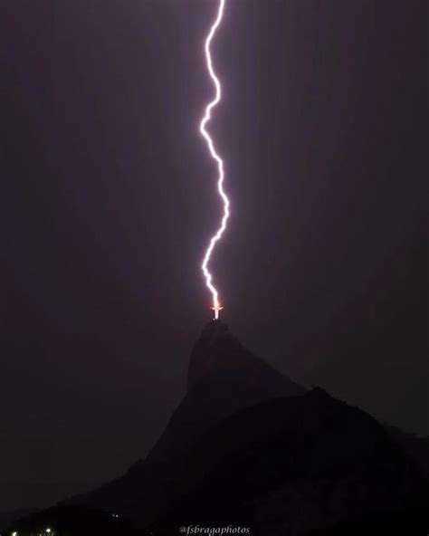 Impressionante Fotógrafo Registra Momento Exato Em Que O Cristo