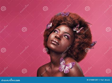 Elle N Est Pas Splendide Studio Photo D Une Belle Jeune Femme Posant