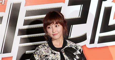 [포토엔]정유미 블랙 초미니 패션이 잘 어울려