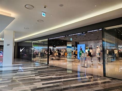 르포 스타필드 수원 상륙하자롯데 10년 만의 새단장 카드로 맞선다