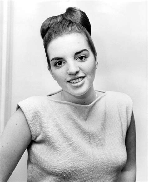 Young Liza Minnelli Very Young Liza Minnelli Sitting In Judy Garlands