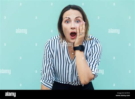 Pas Moyen Surprised Business Woman Lady Avec Bouche Ouverte Et De