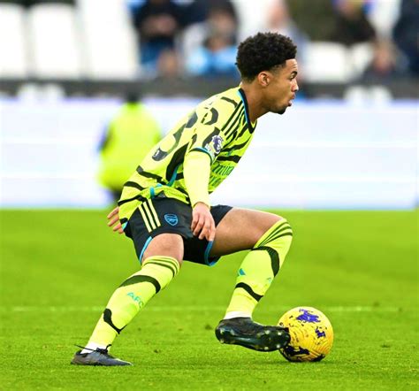 Arsenal To Tie Down Record Breaking Nigerian Attacker To New Deal